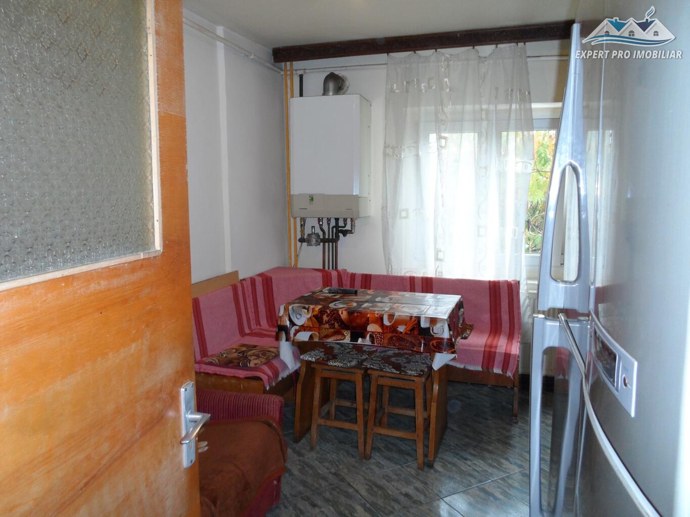 2 Camere Militari Pacii Metrou, bloc 1989, 64mp, centrala